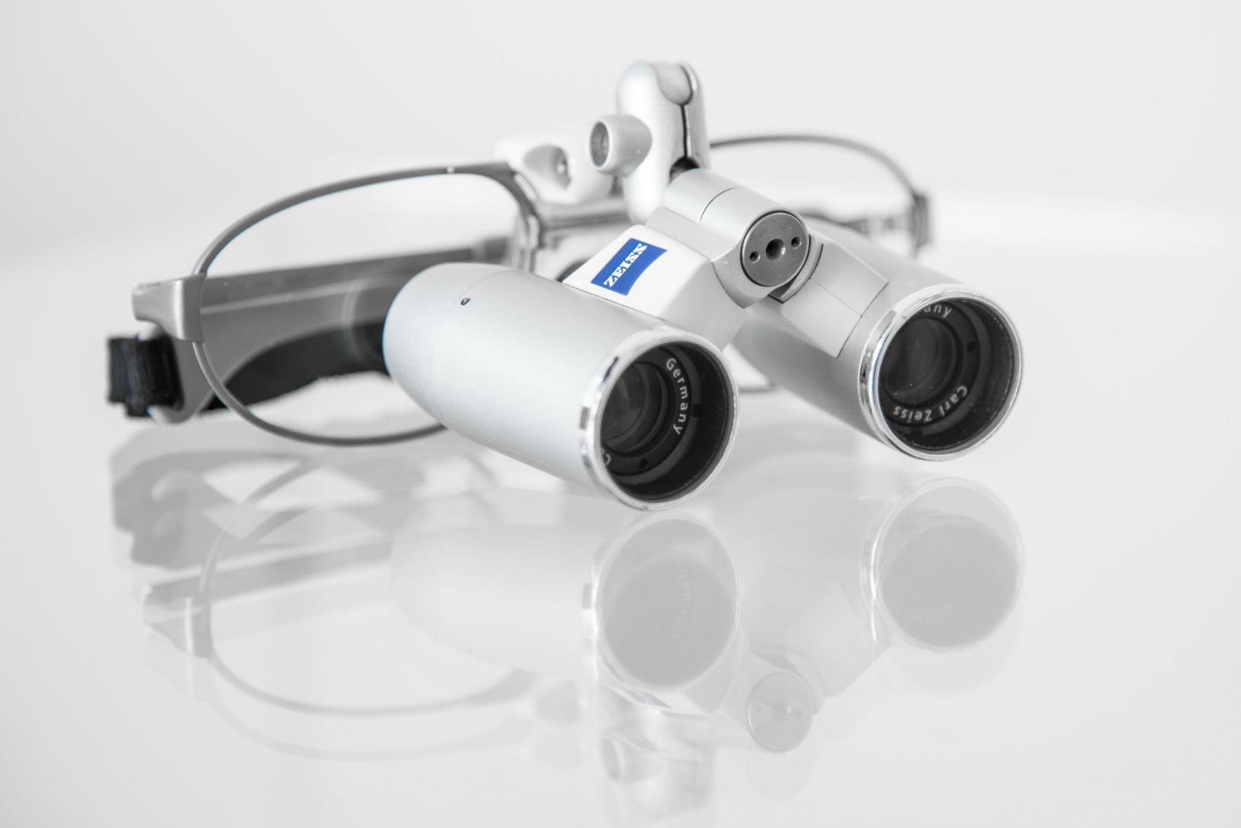 Magnifying lenses Eye Mag Pro ZEISS - Equipment in our clinic - Oradent ...